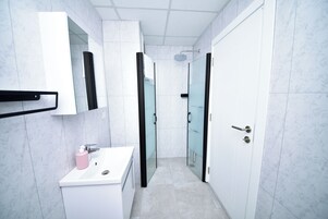 Secador de cabelo, chinelos