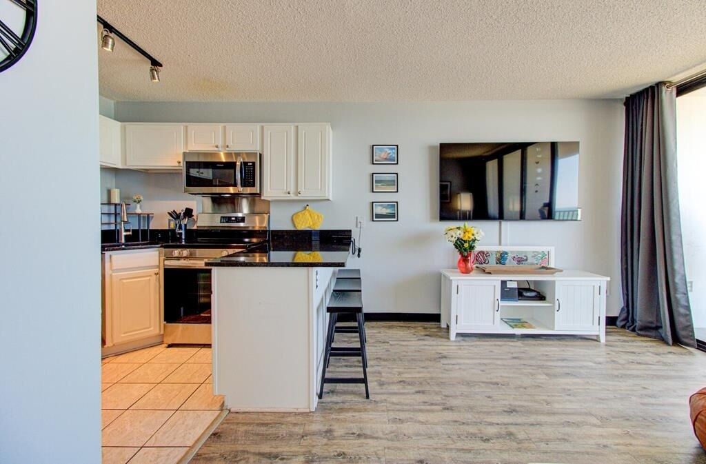 Apartamento em Condomínio Fechado, 1 quarto | Cozinha privada | Um frigorífico, um forno, uma cafeteira/bule 