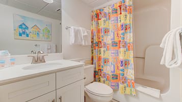 Condo, 1 quarto | Banheiro | Toalhas de banho, shampoo