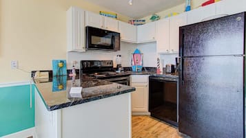 Condo, 1 quarto | Cozinha privada | Geladeira, fogão, cafeteira/chaleira