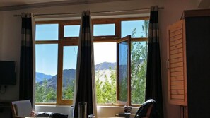 Quarto Duplo Deluxe, vista para a montanha | Vista da varanda