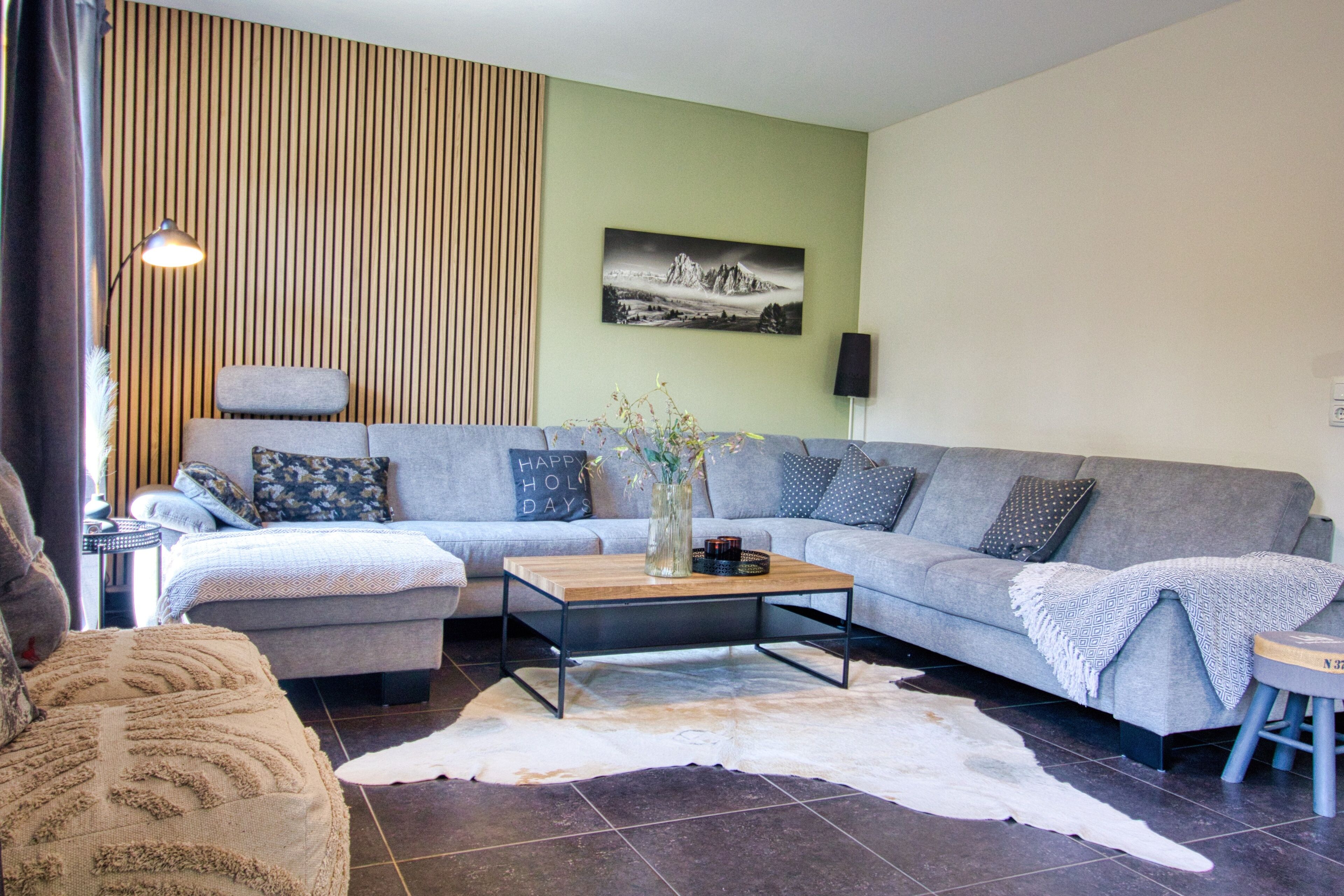 Duplex conforto, vista para a montanha | Área de estar | TV de tela plana