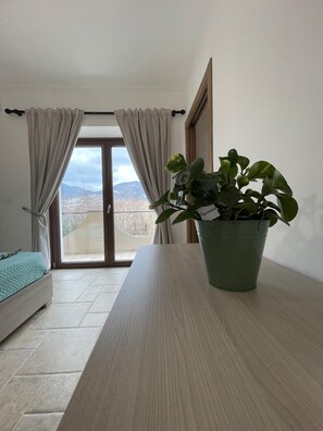 Quarto Duplo Comfort, vista para o jardim | Lençóis italianos Frette, roupa de alta qualidade, edredões de penas 