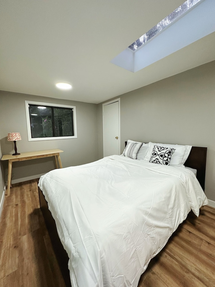 Tranquil Waterside Retreat: Newly Remodeled, AC, Creek Serenade - Lake ...