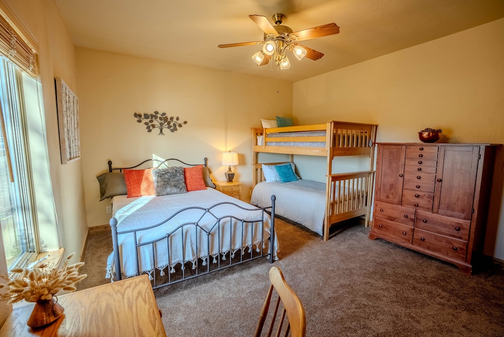 Luxurious Sunny Home Overlooking Hot Springs, River, And Historic Downtown. - Pagosa Springs, CO