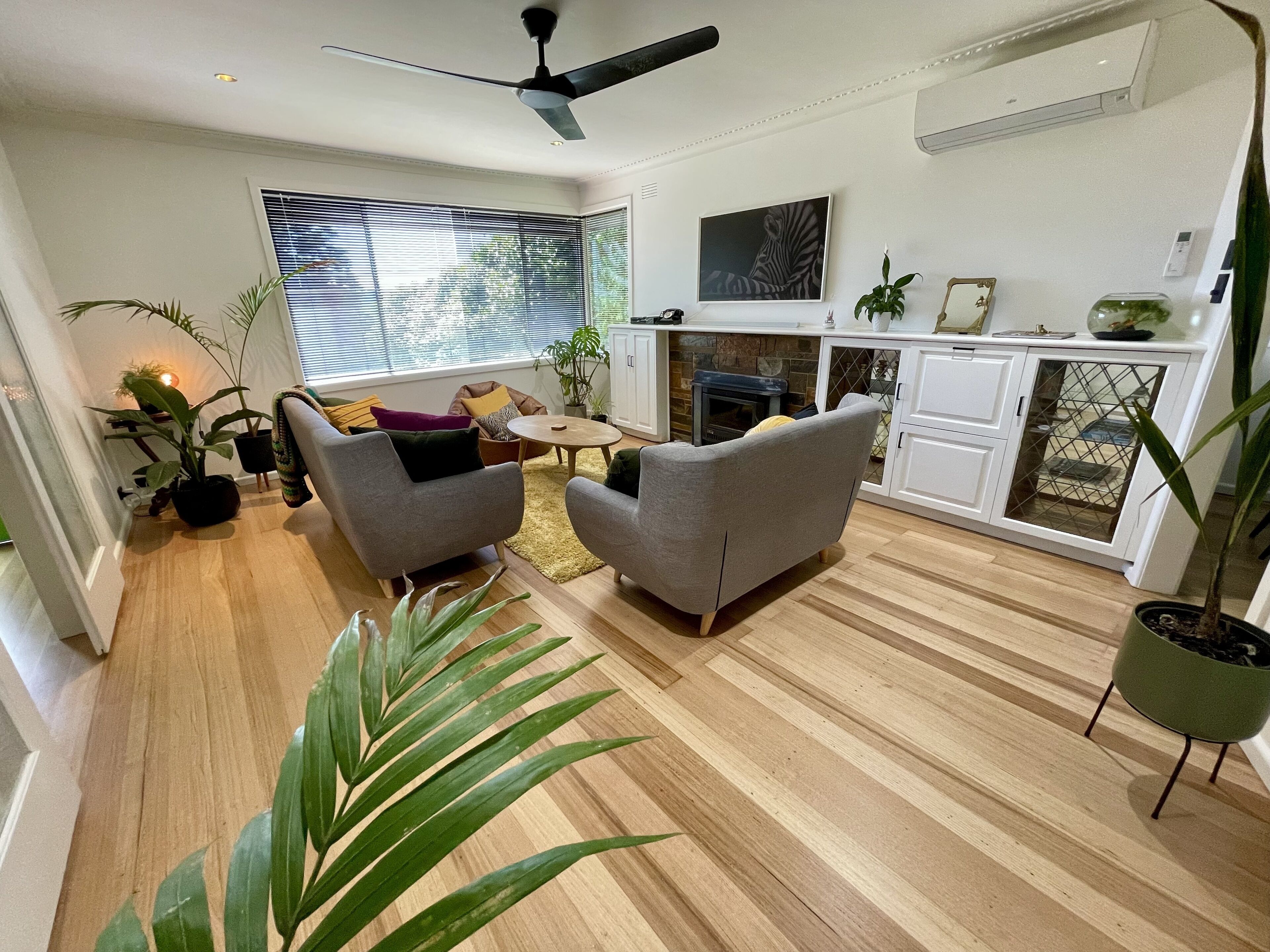 No. 4 Beautiful Yarra Valley 3 Bedroom Retro Styled Event Accommodation 6 Adults - Yarra Glen