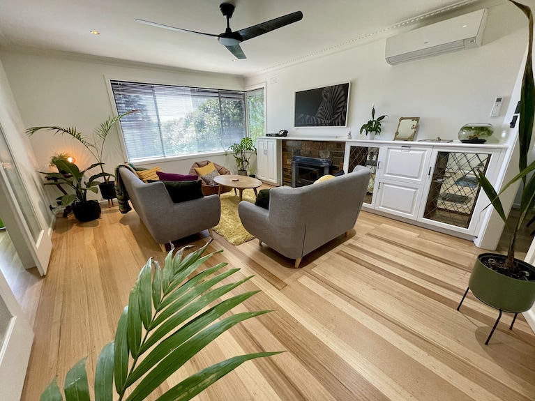 No. 4 Beautiful Yarra Valley 3 Bedroom Retro Styled Event Accommodation 6 Adults - 希勒斯維爾