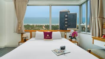 Quarto Duplo Deluxe, vista para o mar | Lençóis de algodão egípcio, roupa de alta qualidade, edredões de penas