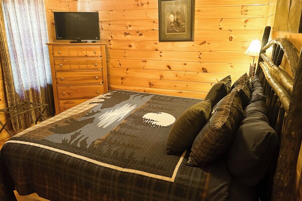 Sevierville Cabin W/ Hot Tub ~ 4 Mi To Natl Park! - Pigeon Forge, TN