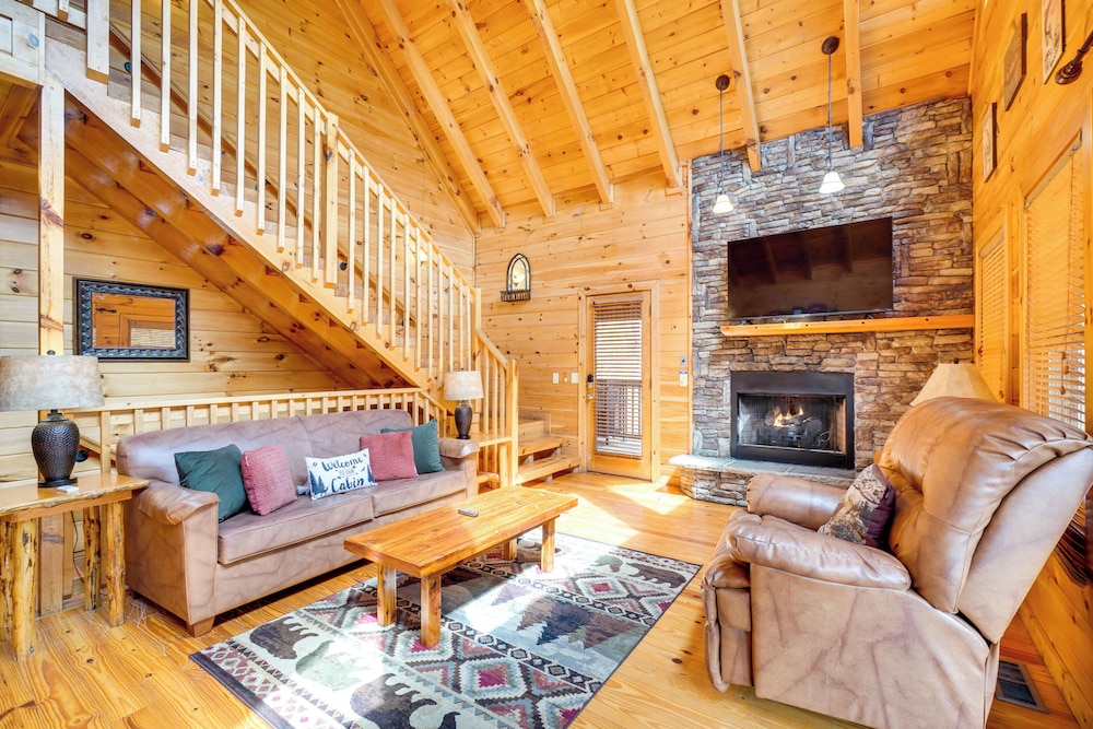 Sevierville Cabin W/ Hot Tub ~ 4 Mi To Natl Park! - Townsend, TN