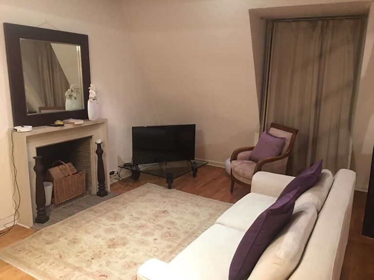 1 Bedroom Apartment In Paris - Saint-Georges