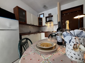 Apartamento, 2 quartos, varanda | Sala de jantar
