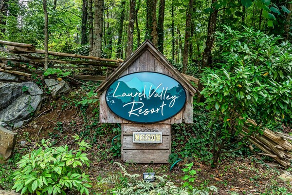 Laurel Valley Mountain Retreat - Townsend, TN