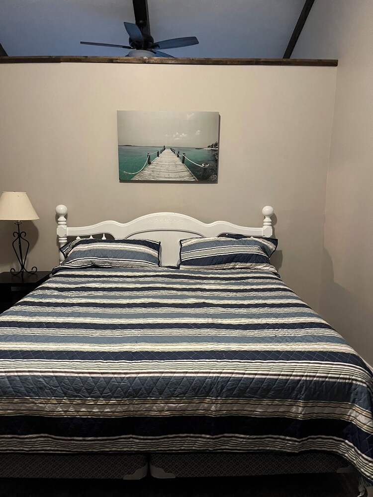 Great Location near Shell Knob bridge with large fenced yard for kids ...