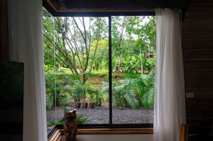 Vila superior, 2 quartos | Área de estar | Smart TV 55 polegadas com canais digitais