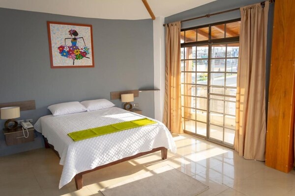 Hotel Madrigal Manta Beach - Manta