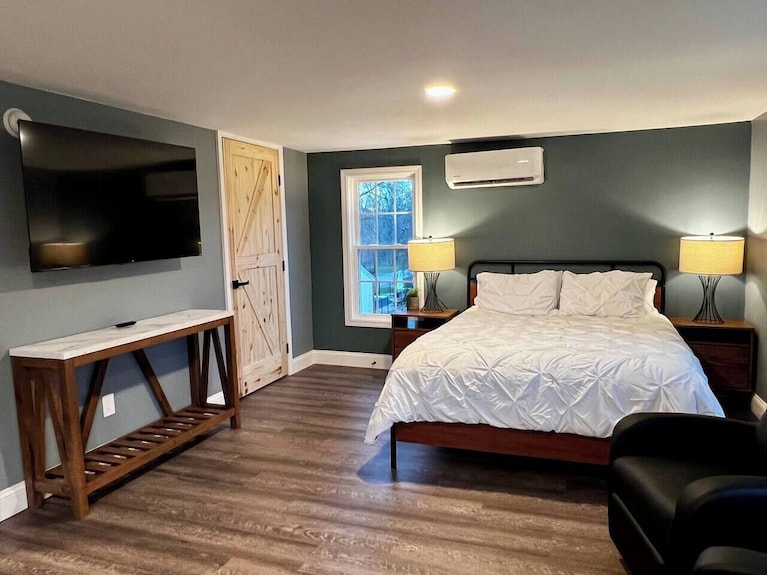 Turner Park Suite, Montour Falls - Seneca Lake