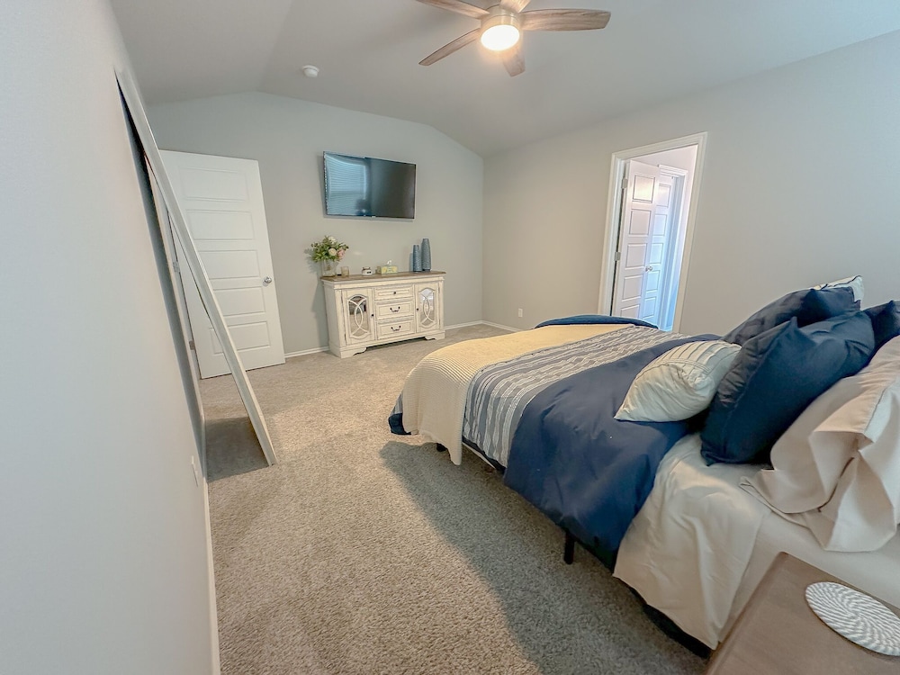 Minutes From Tulsa! Come Relax With The Family In This Pet Friendly Home - Owasso, OK