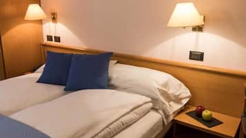 Quarto Duplo ou Twin Básico | Secretária, Wi-fi grátis, roupa de cama fornecida