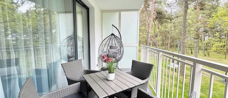 Apartamento Clássico, 1 cama de casal e sofá-cama, varanda | 1 quarto, roupa hipoalergénica, com decoração personalizada