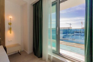 Penthouse Deluxe, 2 quartos, vista parcial para o mar | Roupa hipoalergénica, cortinas/cortinados opacos, quartos insonorizados 