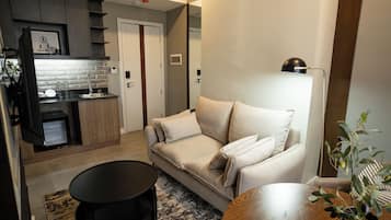Suite | Sala de estar | Smart TV de 43 polegadas com canais por cabo