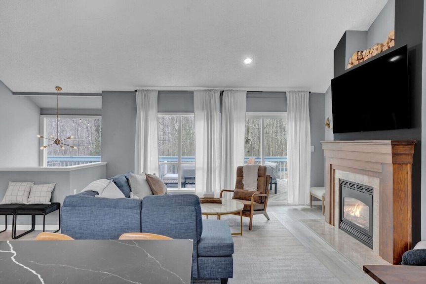 Pocono Blue | Paddleboards, Spa, Indoor Jacuzzi, Gameroom, Lake, Ev - 莫斯科