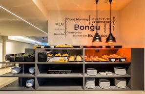 Pequeno-almoço tipo buffet diário mediante uma taxa 