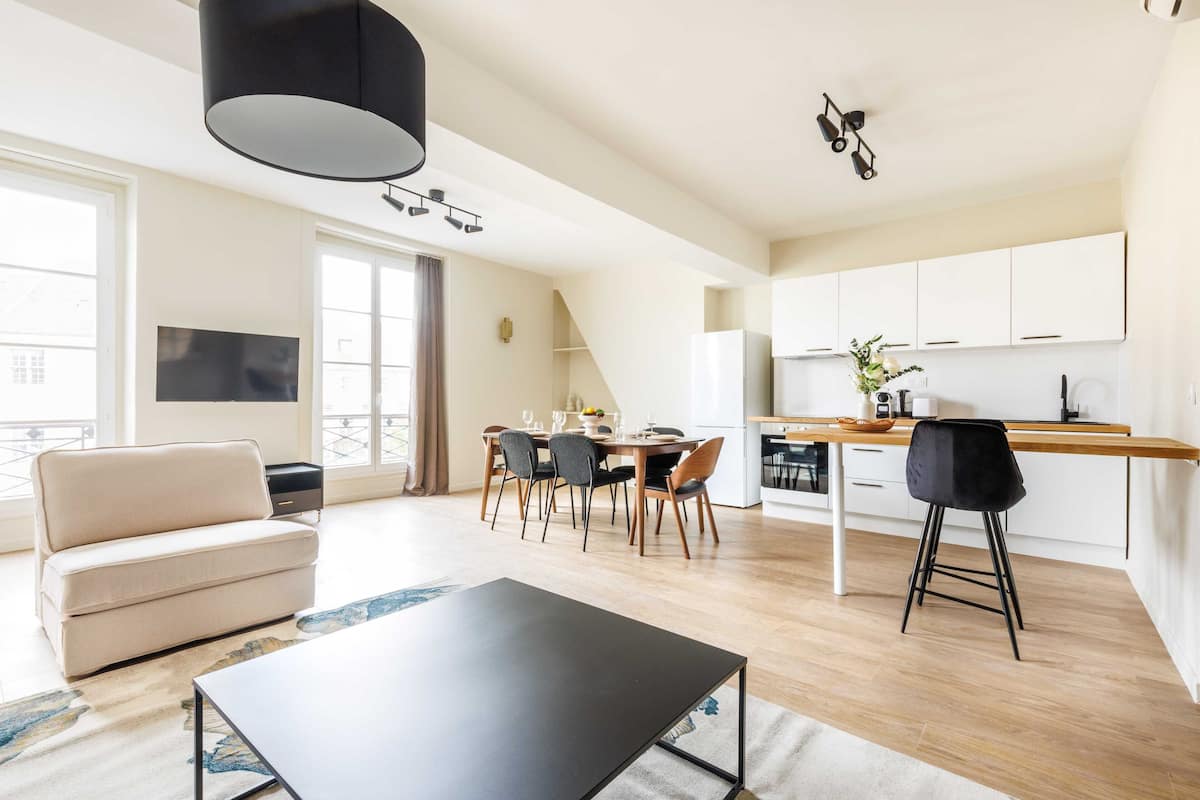 Apartamento Comfort (2D) | Sala de estar | Televisor