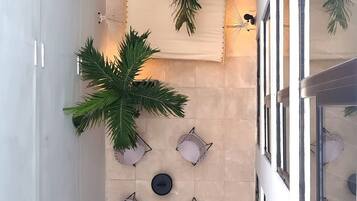 Apartamento | 2 quartos, escrivaninha, ferros/tábuas de passar roupa