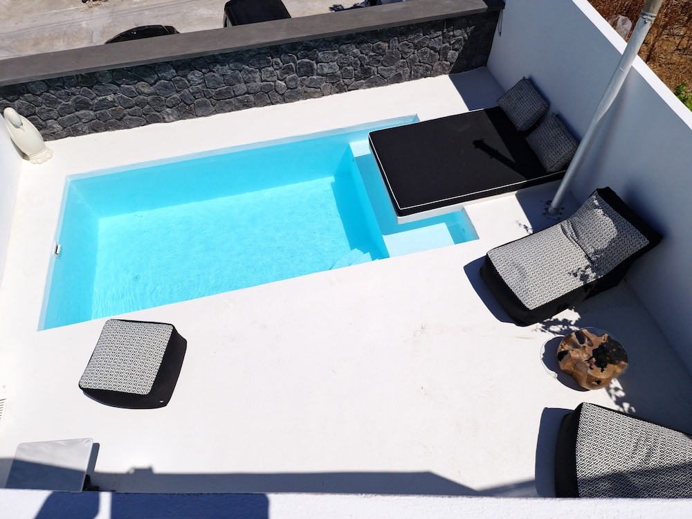The Magic Luxury Cave Suites - Santorini