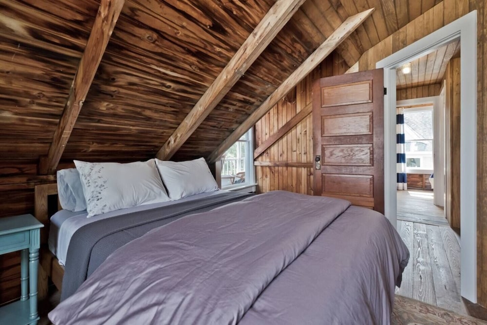 The Coastal Cottage! Pet Friendly, Waterfront! - Portland, ME