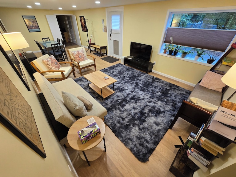 Prof's Place: By Iu Stadium, Griffy Lake/woods - Oliver Winery, Bloomington