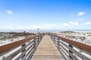 Condo, várias camas (Royal Gulf Beach & Racquet Club 5313) | Praia | Na praia 