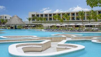 3 piscinas exteriores