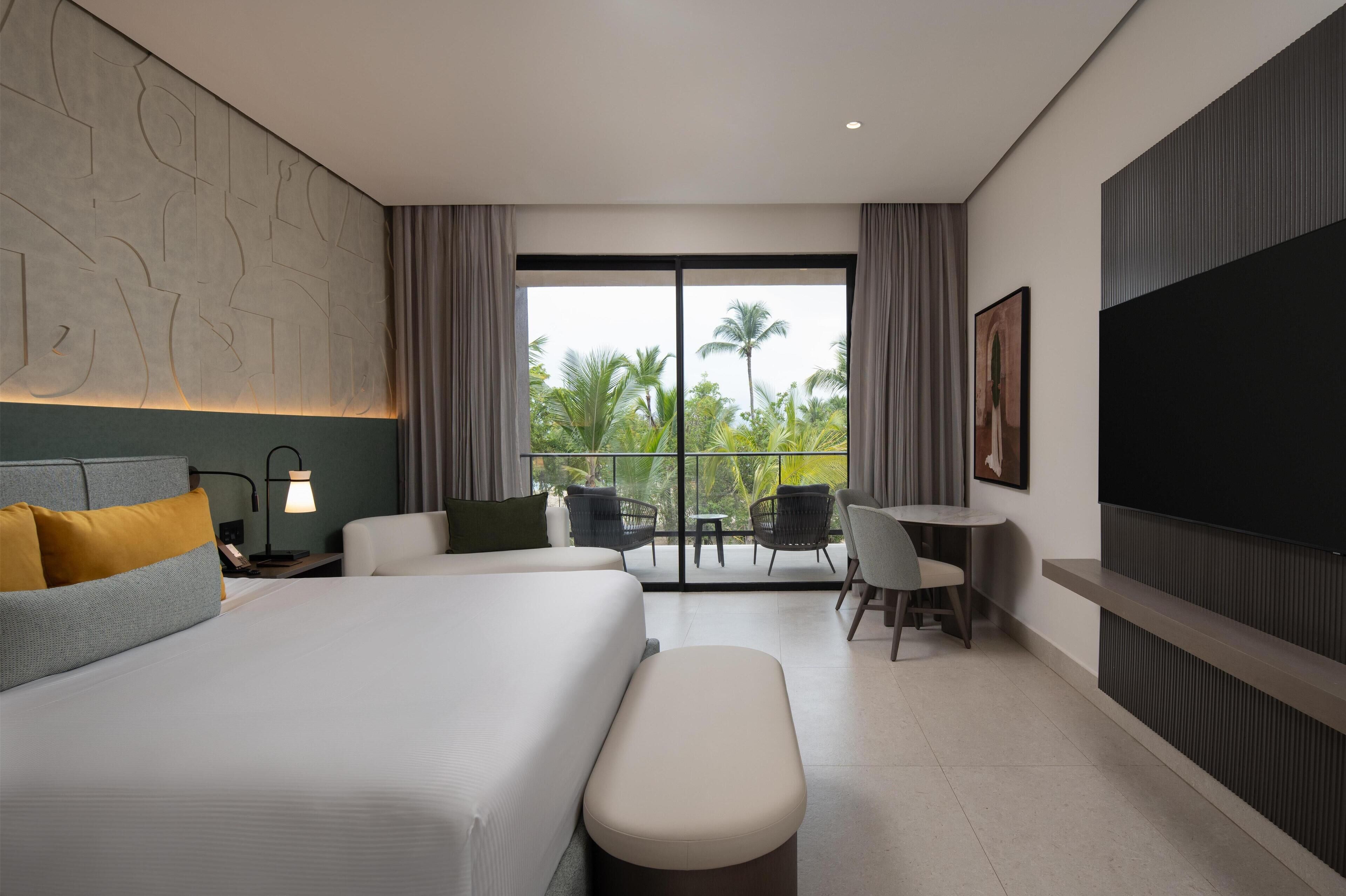 Quarto, 1 cama king-size (Tropical View) | Sala de estar | Smart TV de 50 polegadas com canais digitais 