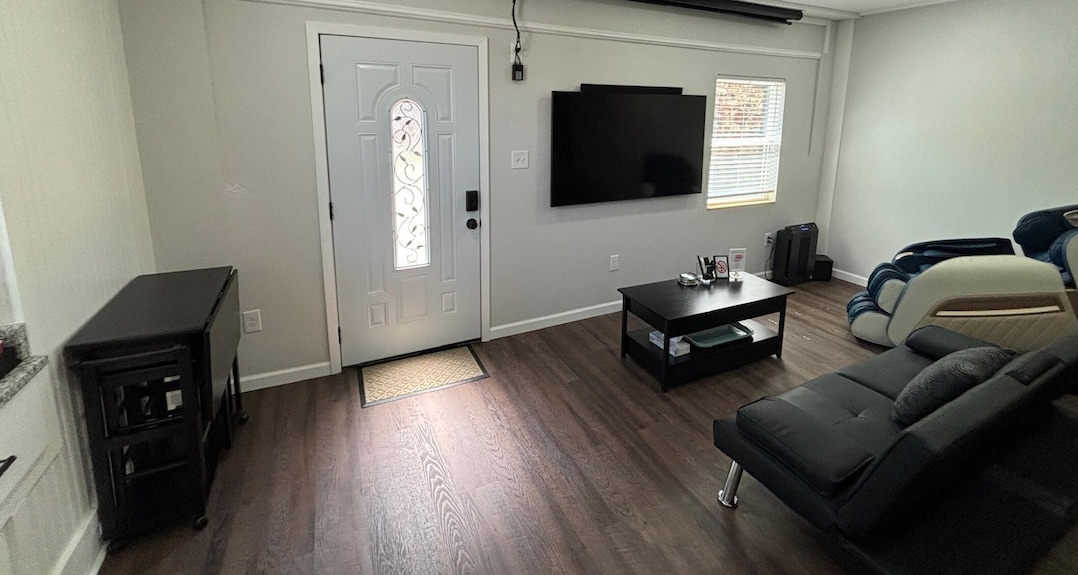 Zen Den - Jetted Tub, Massage Chair, Home Theater, Ev Charger, King Bed, Parking - Burleson, TX