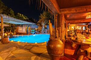 Piscina interior, piscina exterior, toldos gratuitos, espreguiçadeiras