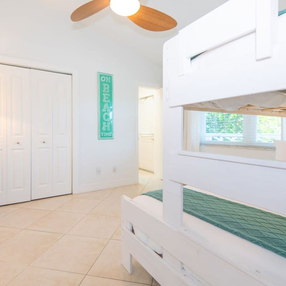 Clean Spacious Waterfront 2bd 2ba Sleeps 8 - Fort Pierce, FL
