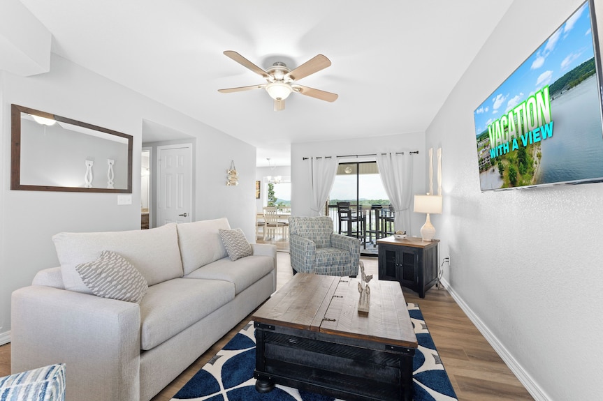 Gorgeous Renovated Table Rock Lakefront Retreat - Kimberling City, MO