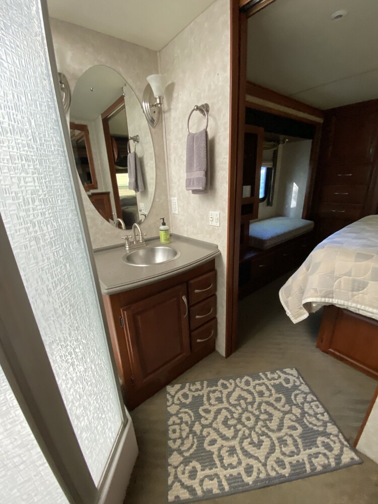 Glamping at its best-40 ft RV w/full amenities on all-sports lake ...