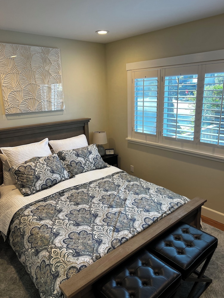 Sandyland Escape - 2 Bedroom Condo in Carpinteria that is steps from the sand! - Carpinteria | Vrbo