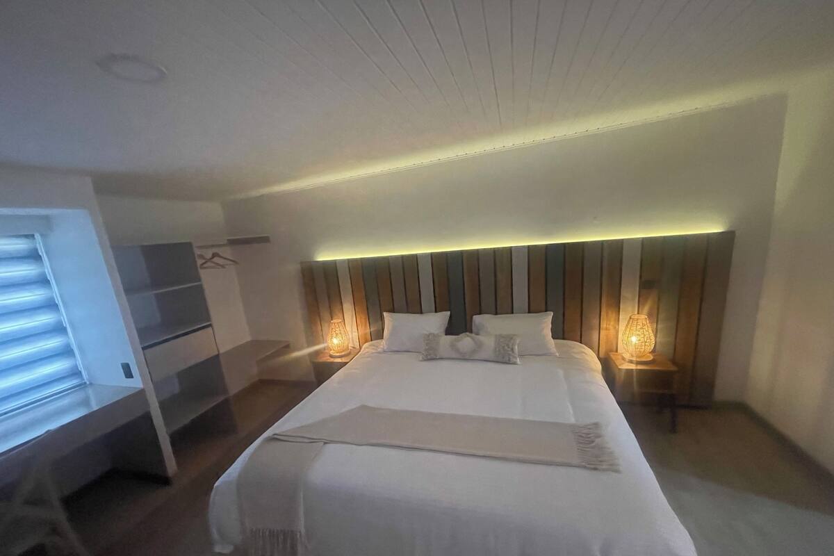 Cofre no quarto, cortinas/cortinados opacos, Wi-fi grátis