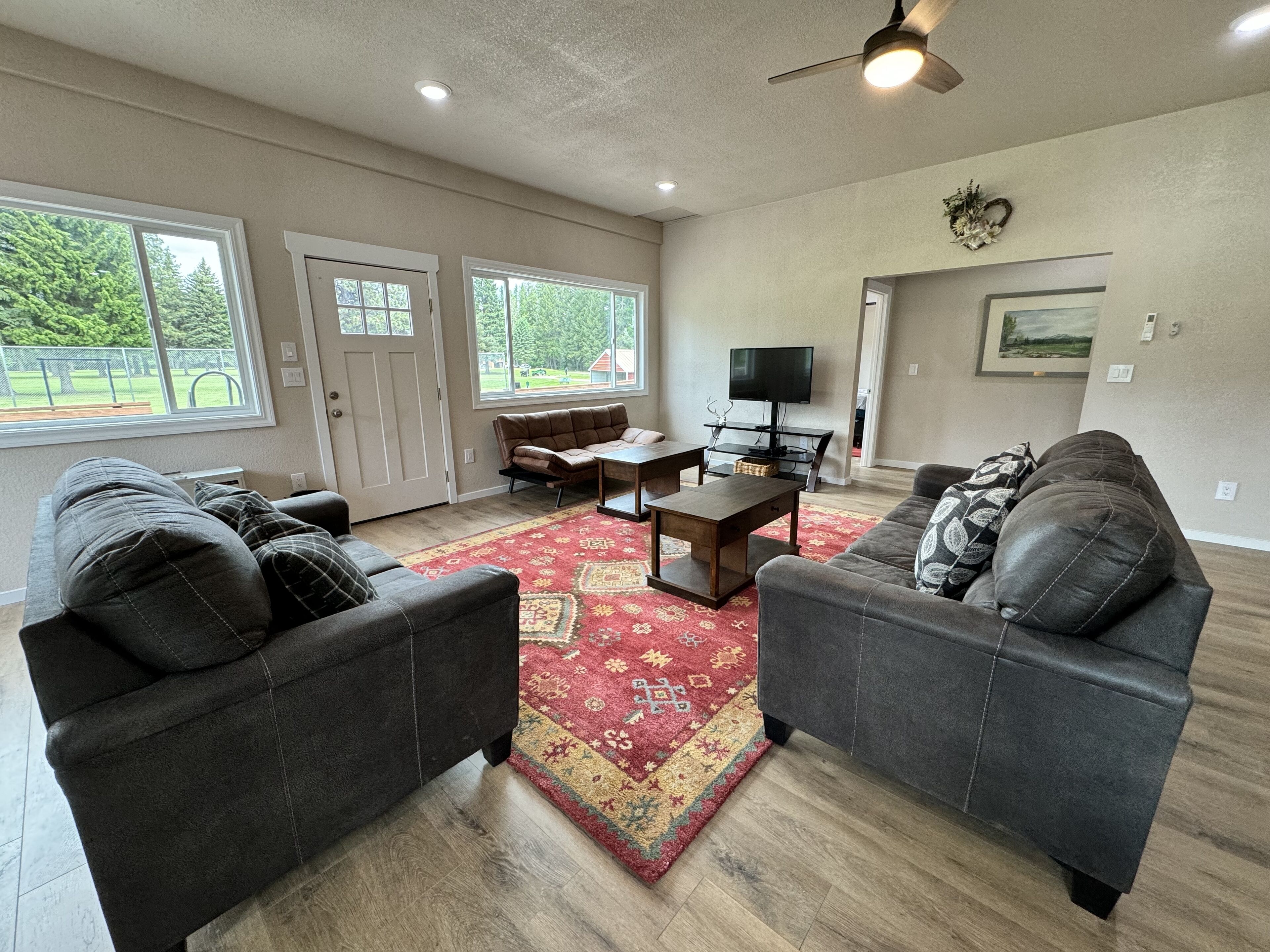 Sleeps Up To16! Family Friendly! Newly Renovated, Steps From The Golf Course! - Libby, MT