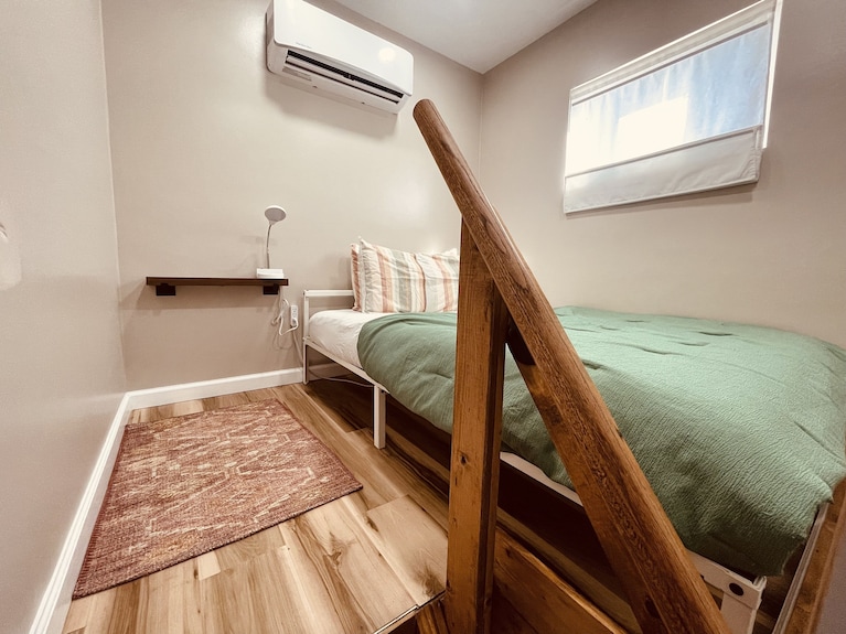 Cozy Tiny Home Located 15 Minutes From Uptown Charlotte!\n\npet Friendly! - シャーロット, NC