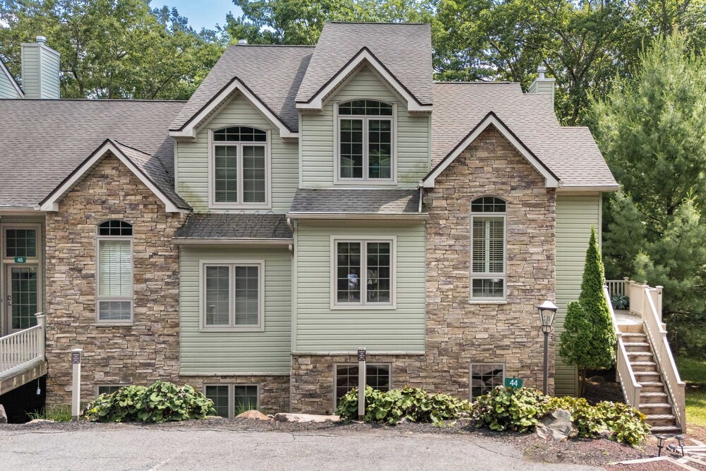 Highland Hideaway By Avantstay Group Poconos Retreat W/ Patio + Game Room - Lake Harmony, PA