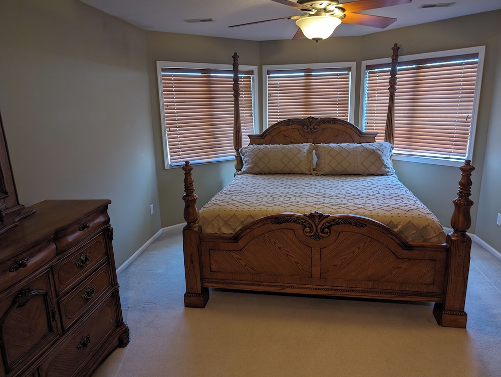 Luxury Home On 4th Fairway Of Country Club! Golf Getaway. Quality Throughout. - Prairie Rose State Park, Harlan