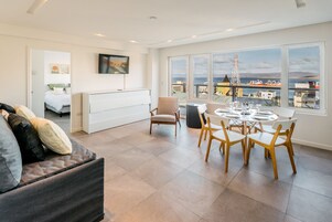 Apartamento (Urbano 2) | Sala de estar | Televisor LED de 40 polegadas com canais por cabo, filmes pagos 