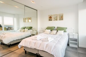 Apartamento (Urbano 2) | Roupa de alta qualidade, edredões de penas, camas de colchão pillowtop 