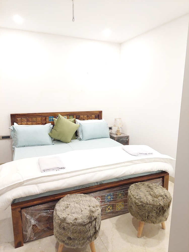 Hop Stays Shimla - Luxury 2bhk {Free Parking + Lift + Caretaker + Terrace + Pet} - Shimla